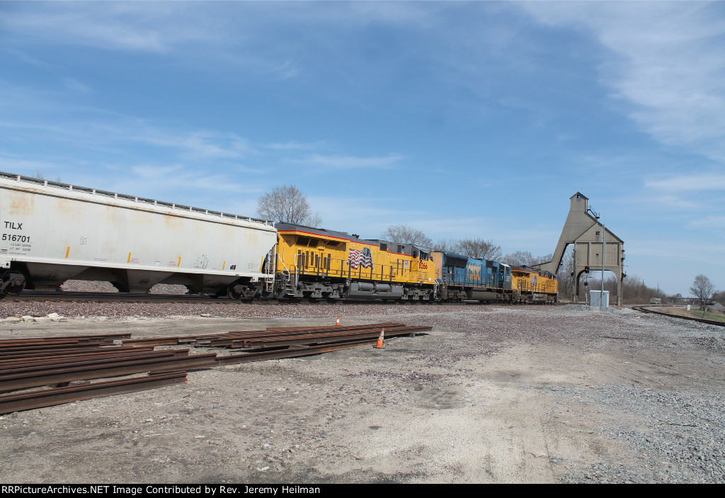 UP 8136 & others (4)